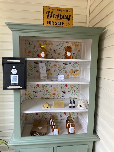 Porch Pickup Stand - Mayhew Honey